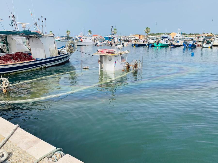 Peschereccio a Torregrande, operazioni di recupero - La Nuova Sardegna
