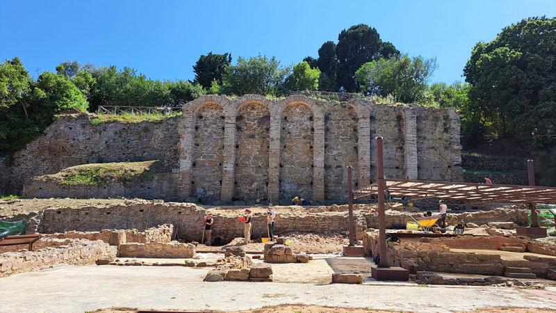 Populonia, una bambola, stoviglie e calamai: ecco le storie di vita ...