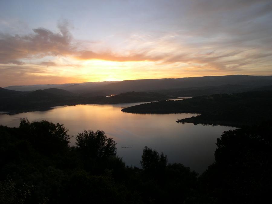 Allarme a Monteleone Rocca Doria: escursionista disperso nel lago Temo ...