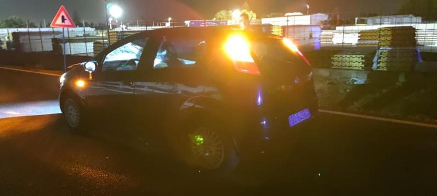 Travolto da un’auto mentre cammina sul ciglio della strada: 49enne ...