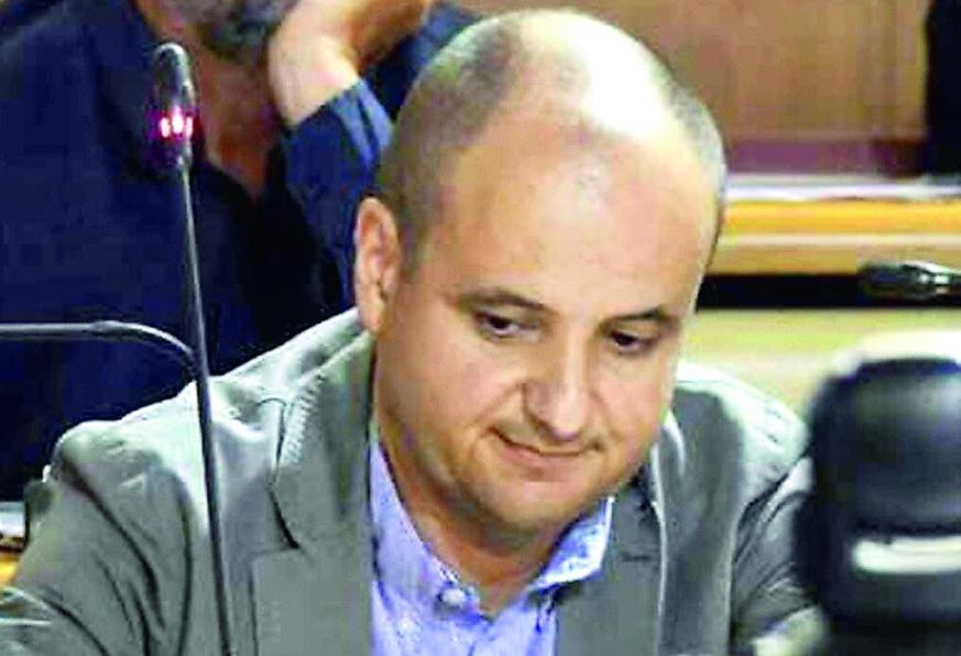 Massa, cade la prima testa in giunta: via Bertucci, entra Matteo ...