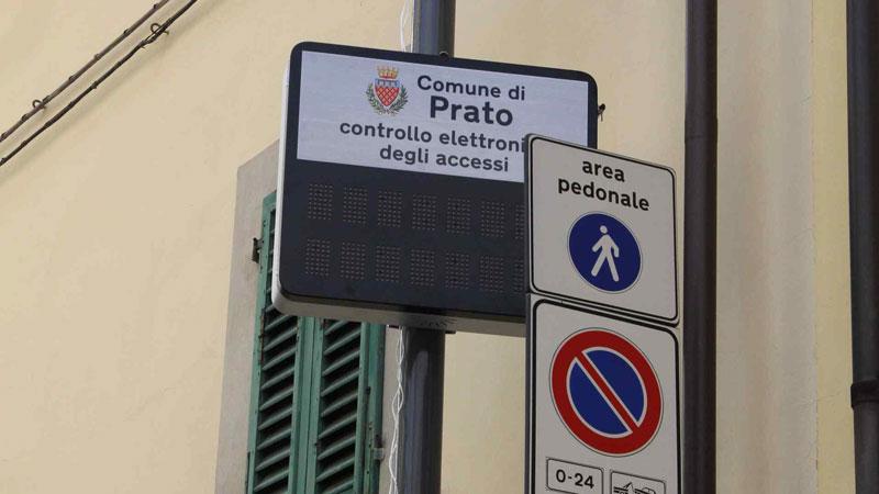 Prato, problemi per rinnovare il permesso di sosta in centro: «Se cambi ...