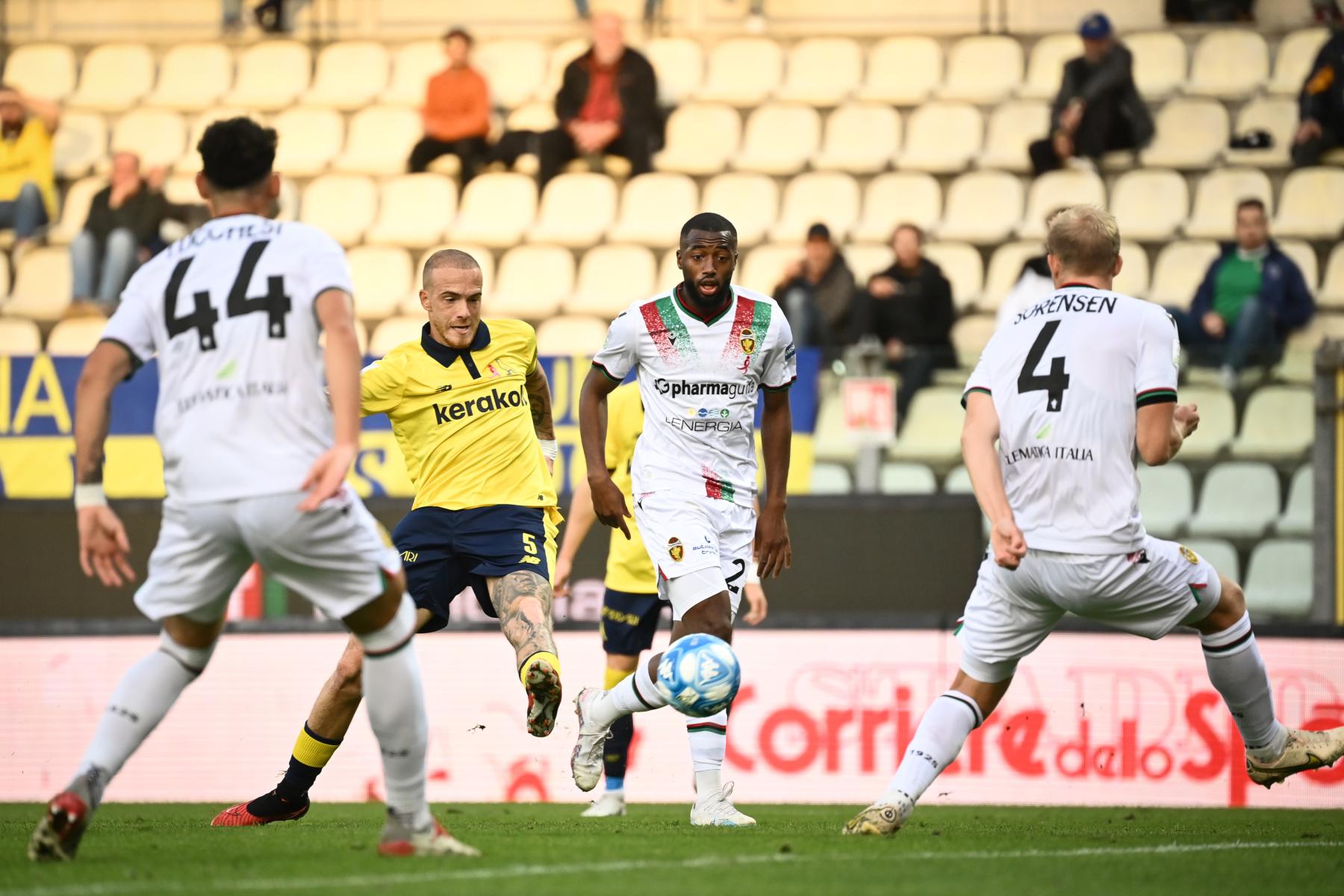 Chiamatelo “l’insostituibile”: Palumbo e Modena nel destino - Gazzetta ...