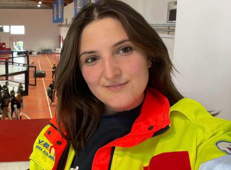 Giulia, la volontaria livornese fuori servizio che ha salvato un uomo ...