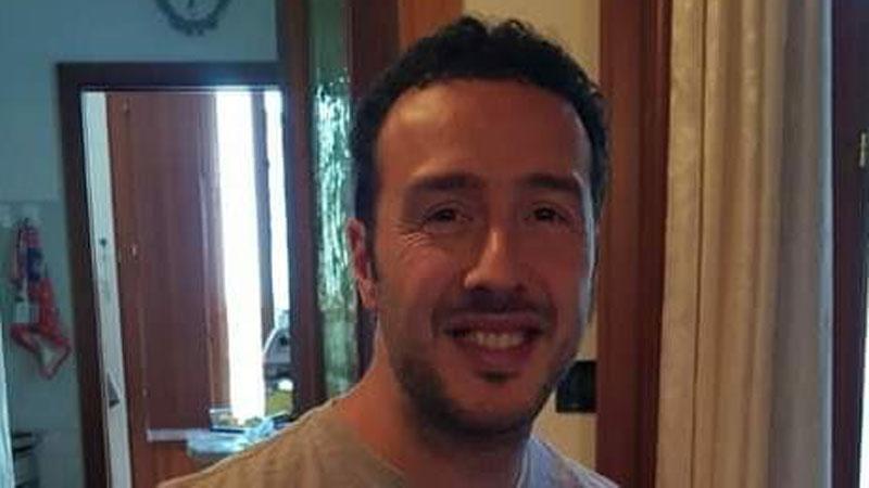 Addio Alessio Valacchi, muore a 48 anni e lascia la sua bambina - Il ...