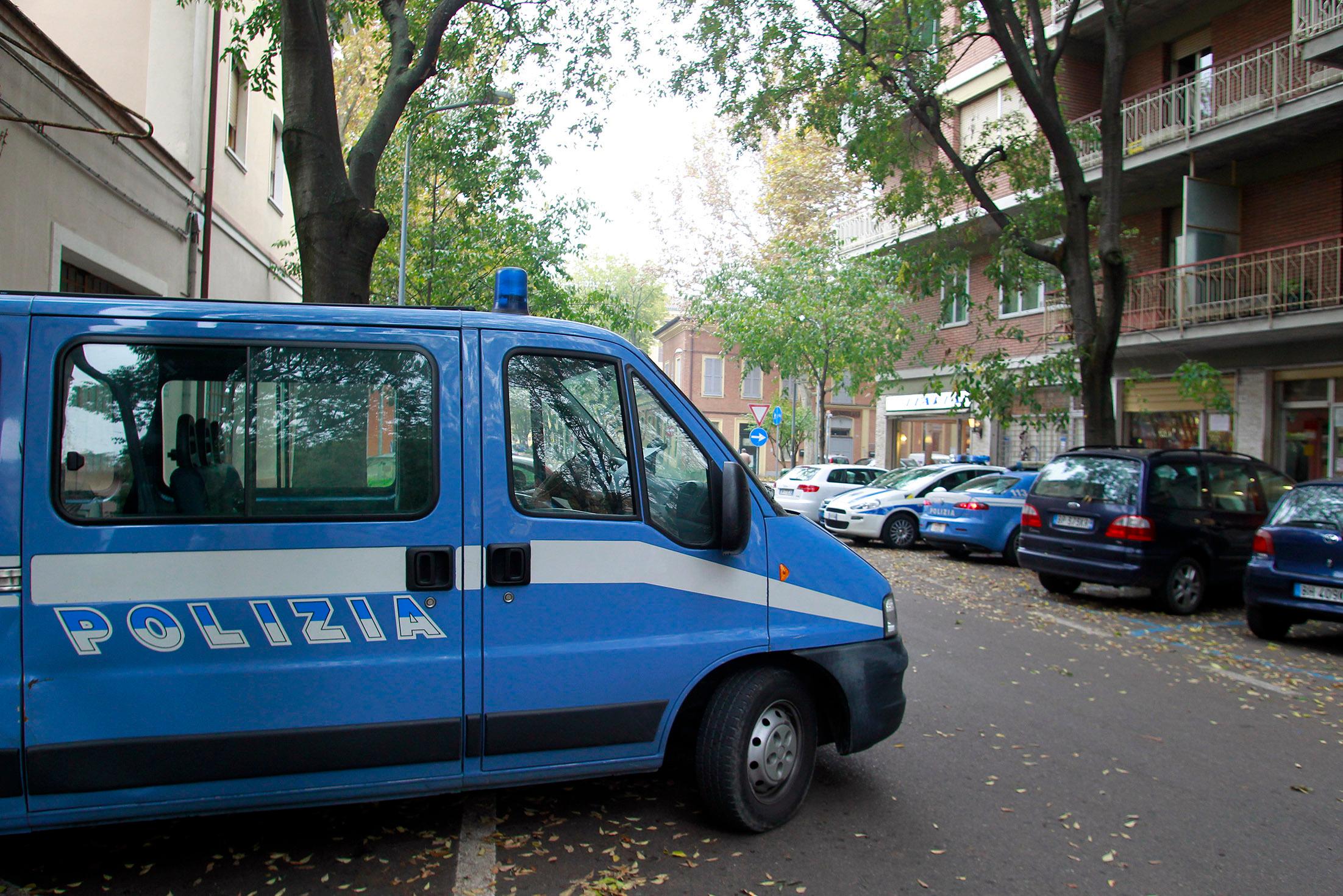 Modena, via Raiunusso: baby gang aggredisce studente e dipendente di un ...
