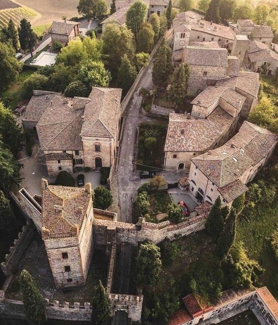 Il castello di Serravalle è modenese: cquistato dalla famiglia Giuliani ...