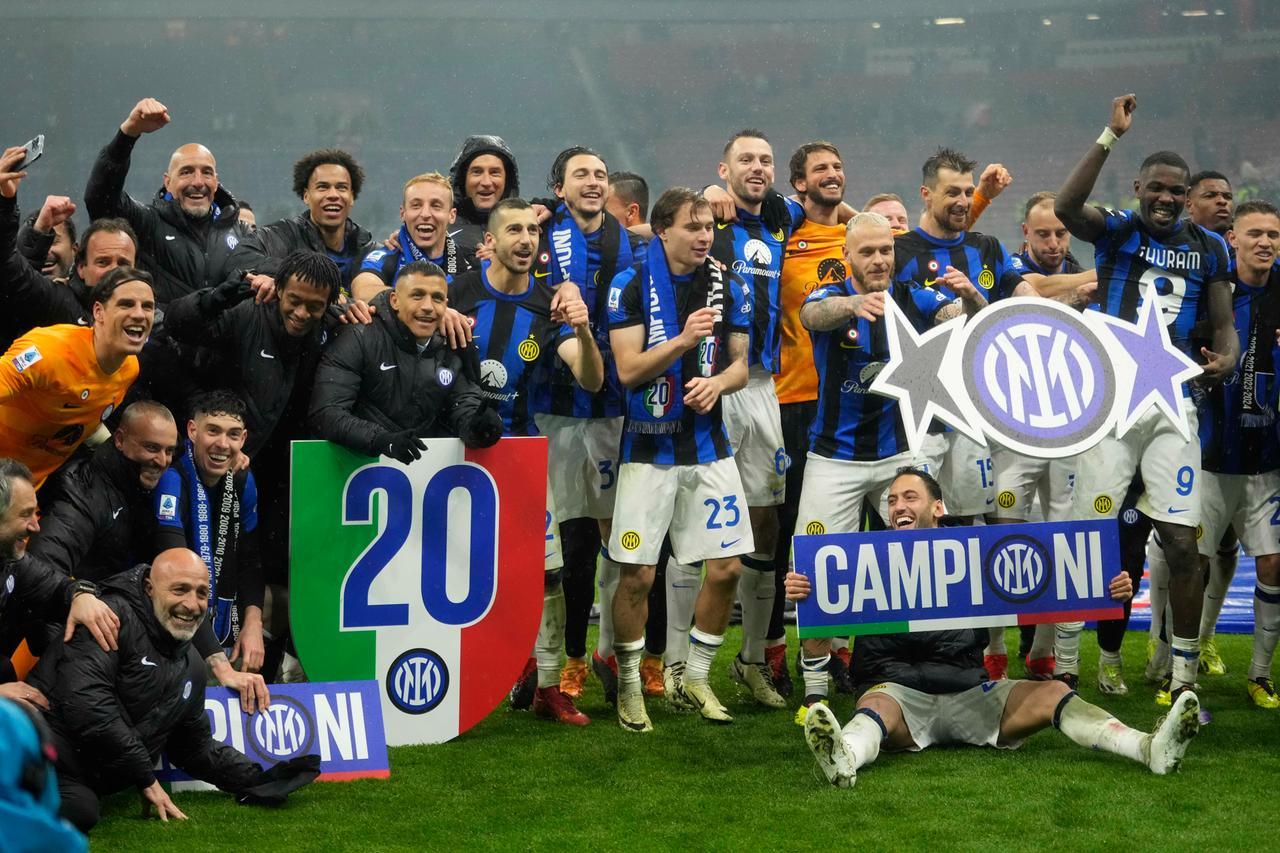Inter campione d’Italia, Milan battuto 2-1 nel derby: la squadra di ...