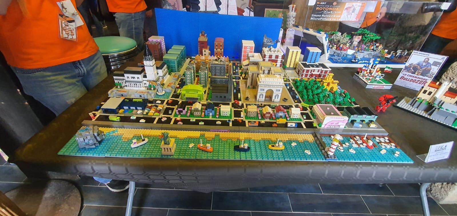 Dal Medioevo allo spazio, a Livorno protagonisti i mattoncini Lego: la mostra - Il Tirreno