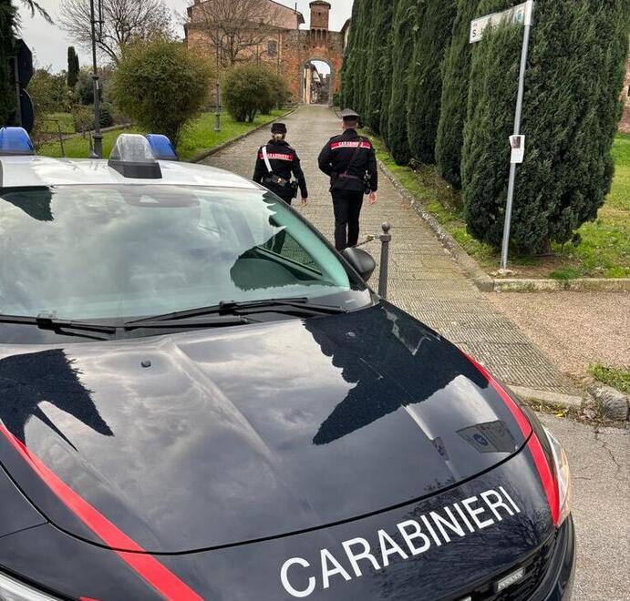Porcari, minorenne controllato in strada aveva un etto di hashish ...