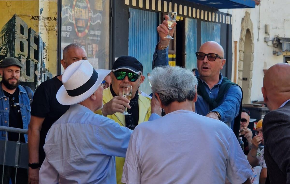 E' iniziata l’estate di Vasco: i fans a Zocca per la star del rock ...