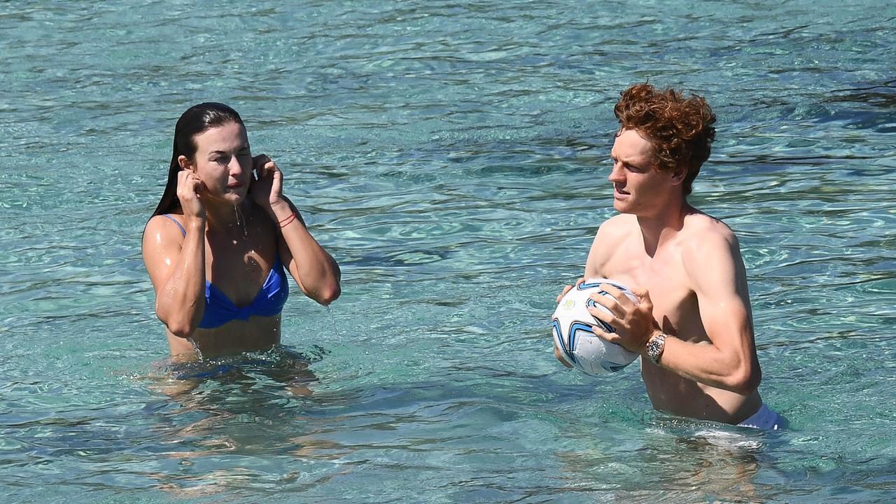 Sinner e Kalinskaya: gli scatti della vacanza romantica a Porto Cervo - La Nuova Sardegna