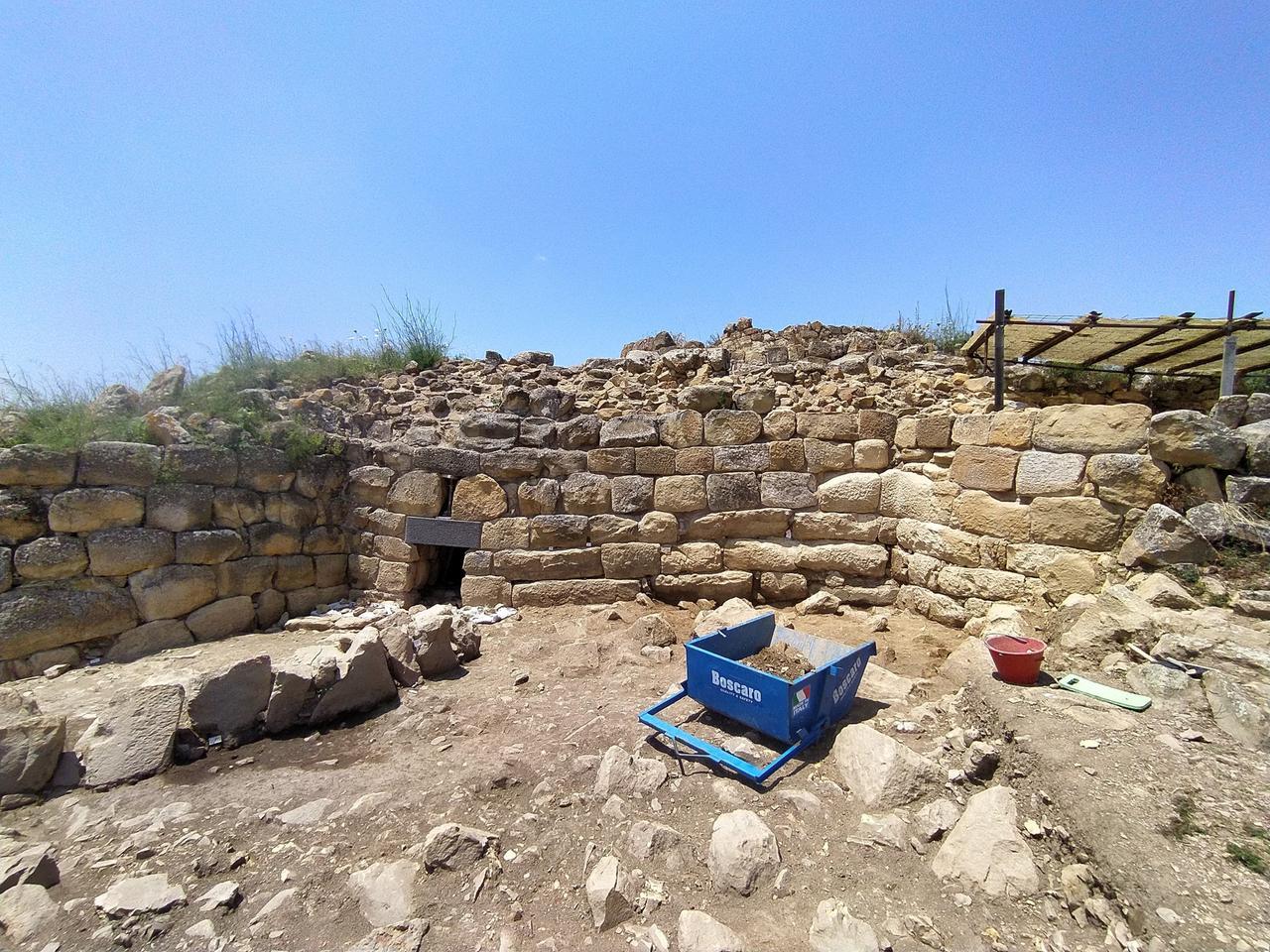 Pompu, nuraghe di Santu Miali: dagli scavi emerge “un poderoso bastione ...