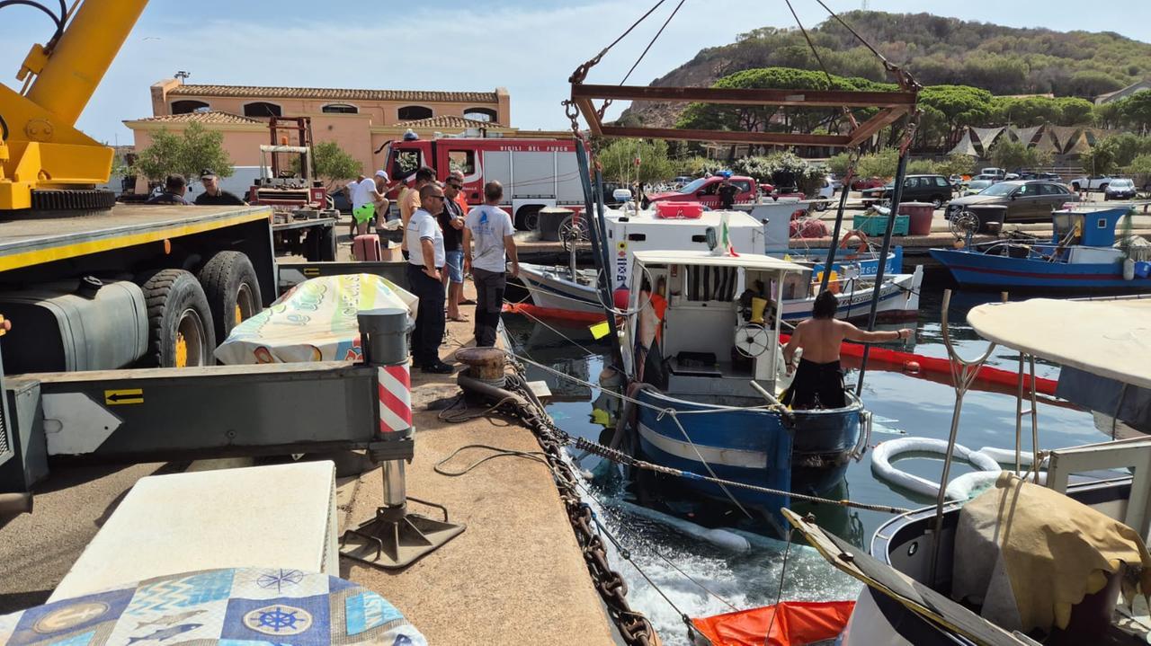 Arbatax, recuperato peschereccio affondato nella notte - La Nuova Sardegna