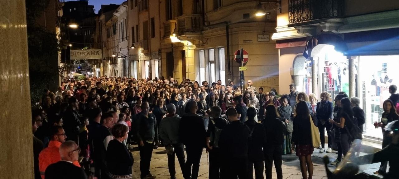 Grande folla a Nuoro per la marcia contro la violenza organizzata dalla ...