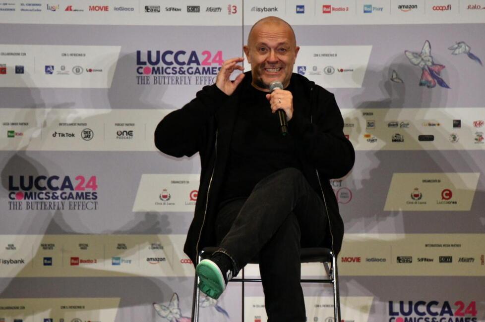 Max Pezzali al Lucca Comics: la serie su Sky e il segreto delle sue ...