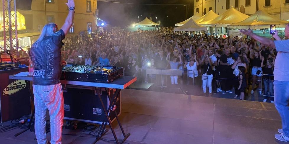 Dj Marco Bresciani a Cecina per dare il benvenuto al 2025 - Il Tirreno