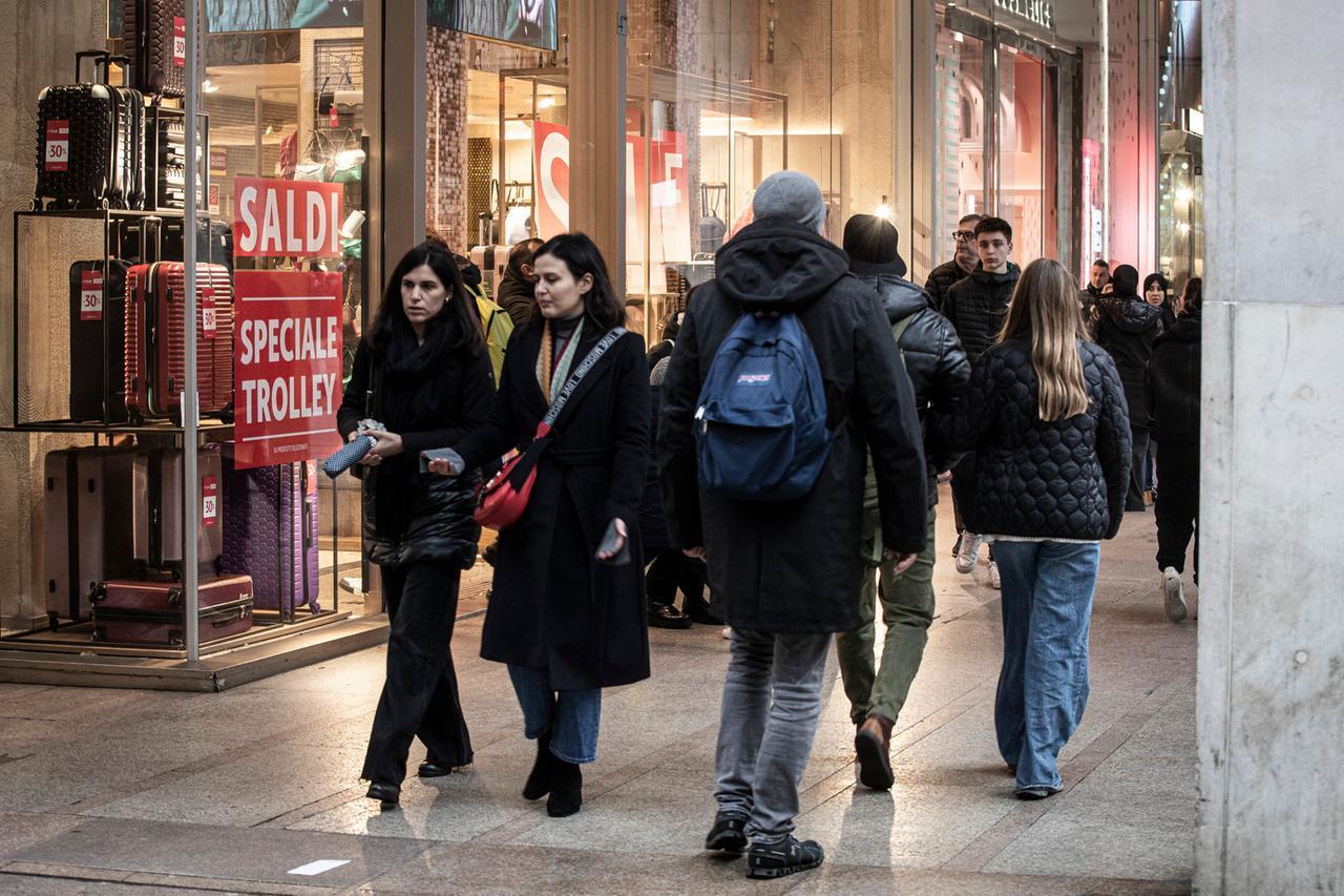 Saldi al via, ecco quanto spenderanno i sardi - La Nuova Sardegna