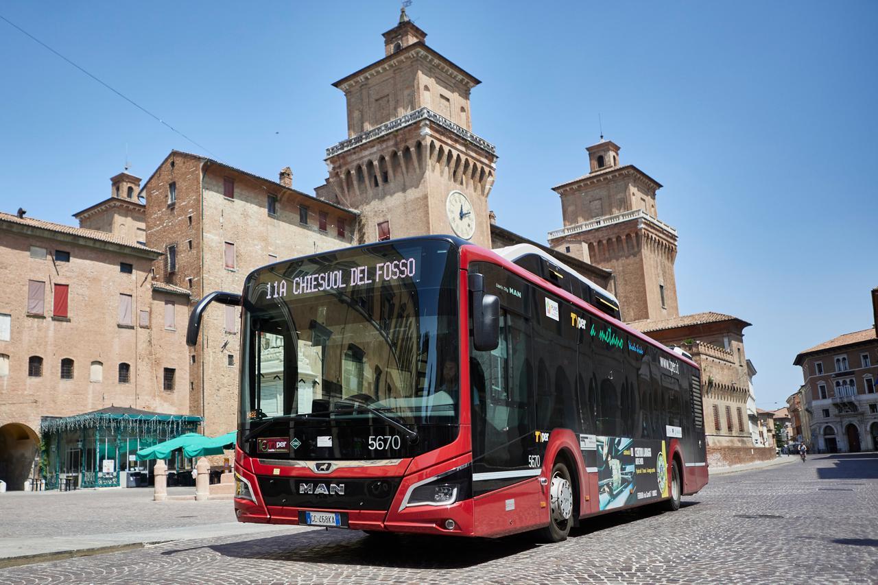 Autobus in centro Ferrara - La Nuova Ferrara