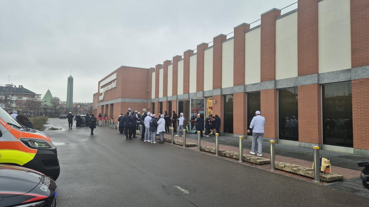 Esselunga Modena via Morane: incendio oggi e supermercato evacuato per ...