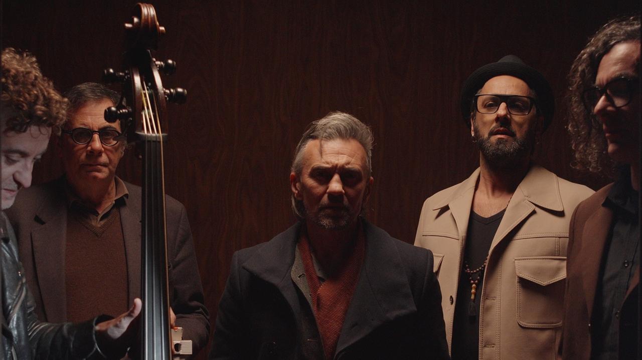 John De Leo: «Elvis è il mio spirito guida e il mio demone più grande ...