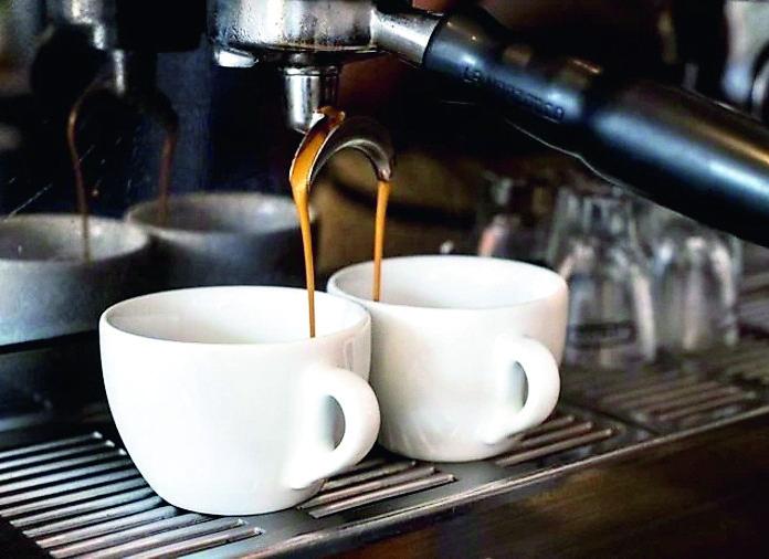 Espresso al bar, prezzi alle stelle: aumenti del 20% in quattro anni ...