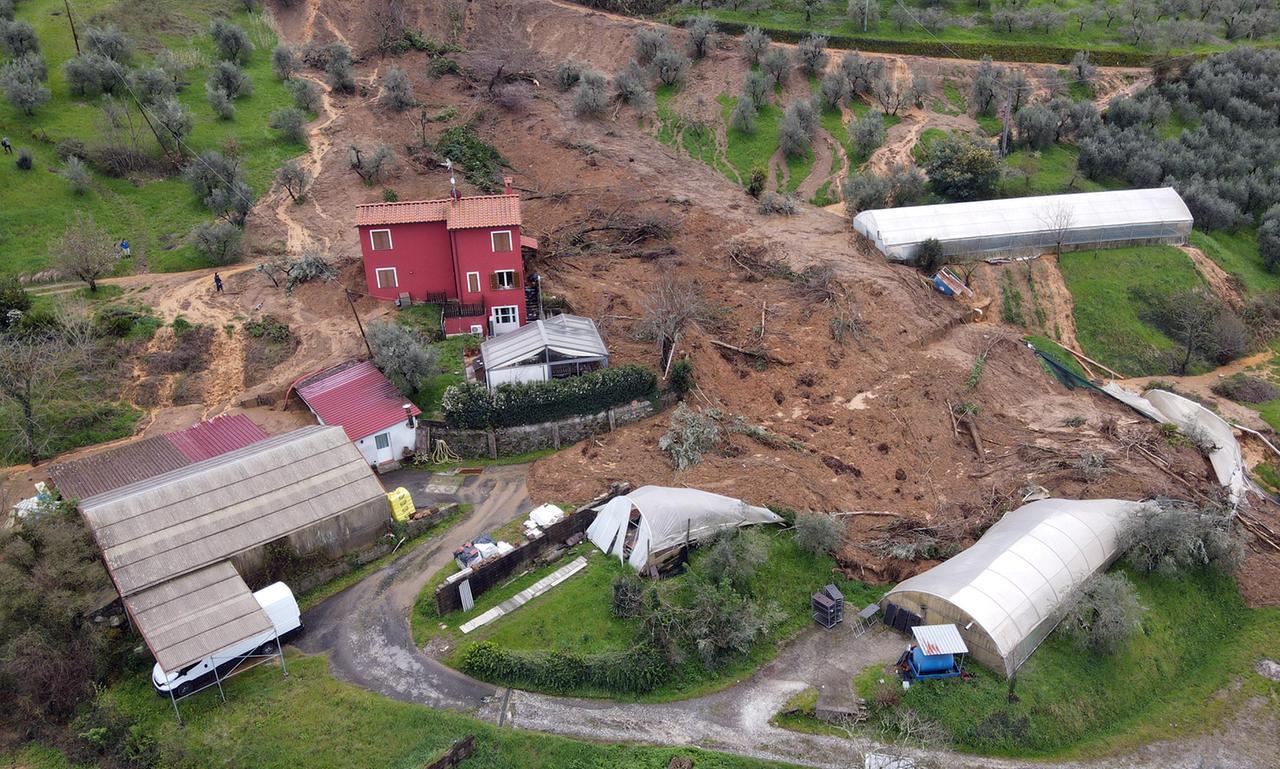 Toscana, Emergenza Frane: Comuni Isolati e Strade Interrotte - Il Tirreno