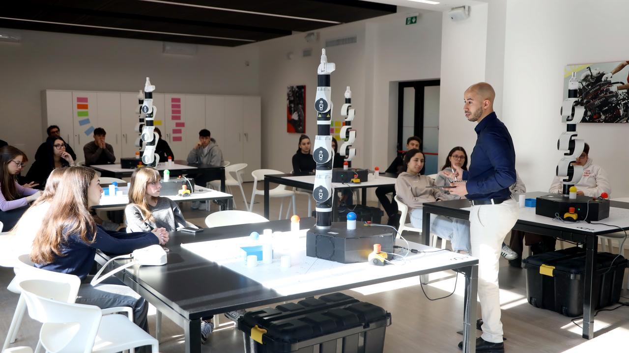 Alla scoperta dei robot con Ferrari: ecco il laboratorio “e.DO Learning ...