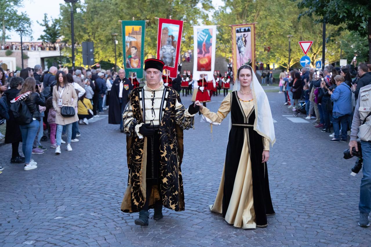 Il Magnifico Corteo del Palio incanta Ferrara - La Nuova Ferrara