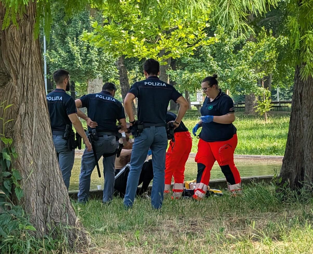 Violenza e degrado a Modena: ragazzo preso a bastonate al parco XXII ...