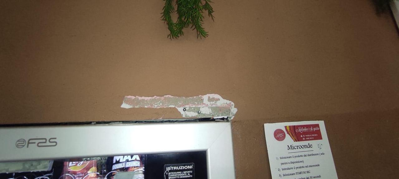 Vandali in azione all’alba a Bosa: Melodie di Gusto nel mirino del raid ...