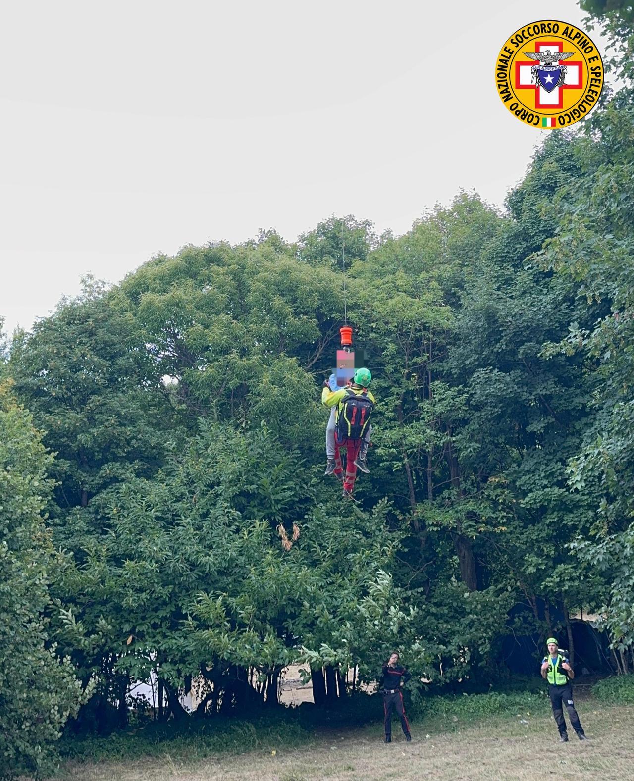Scout cade da due metri di altezza, soccorso in elicottero - Gazzetta ...