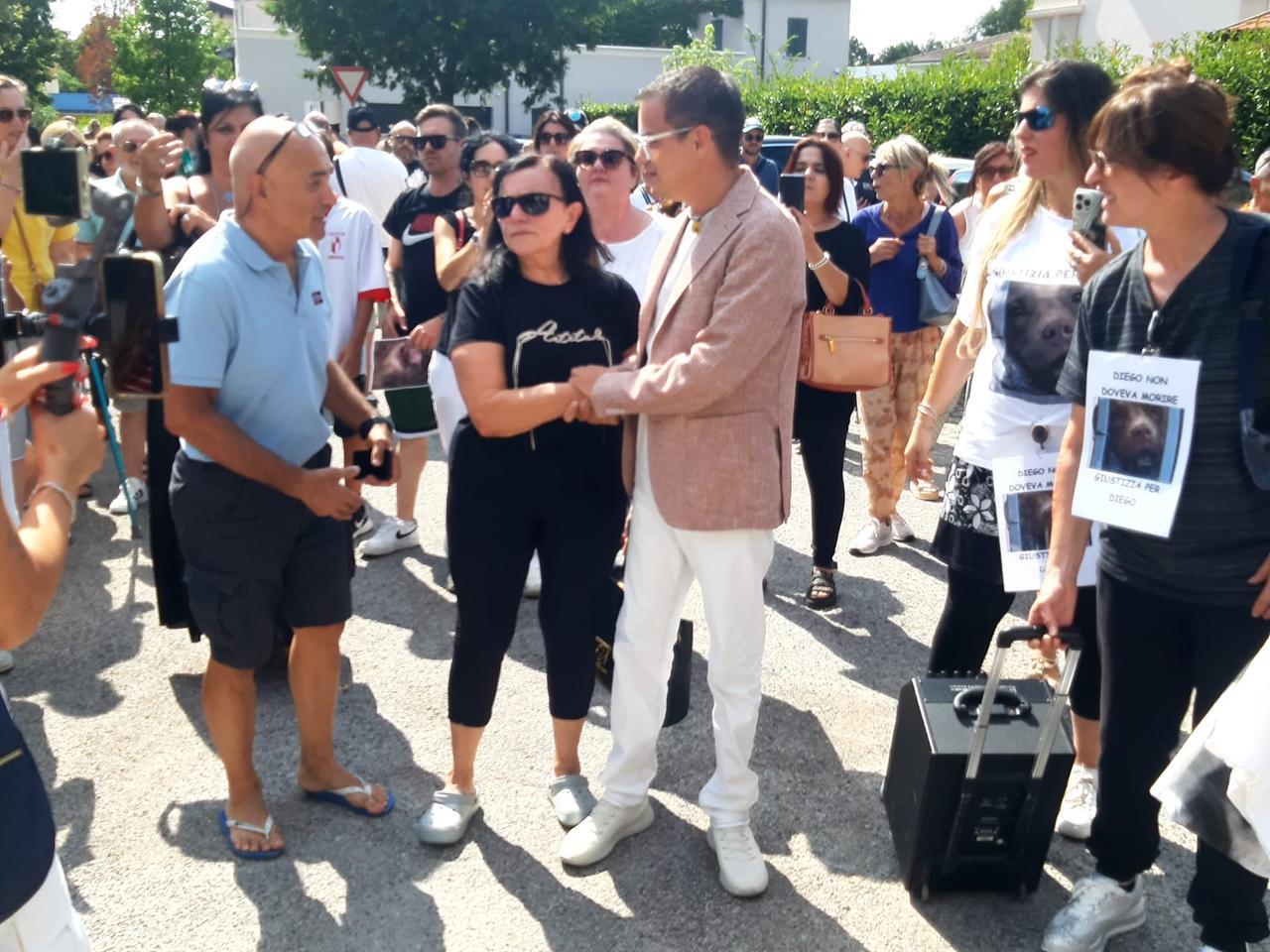 In 150 a Fabbrico con l’animalista Enrico Rizzi per il cane morto in ...