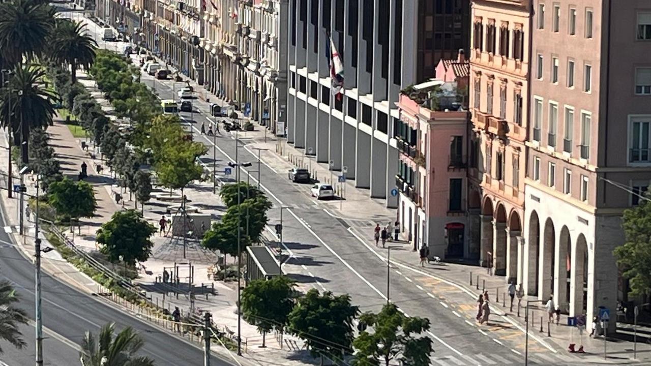 Via Roma riprende vita: «Un bel biglietto da visita per Cagliari» - La ...