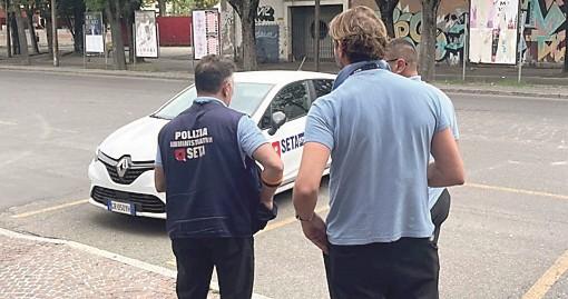 Controllori picchiati sull'autobus Modena, il grido disperato dopo le ...
