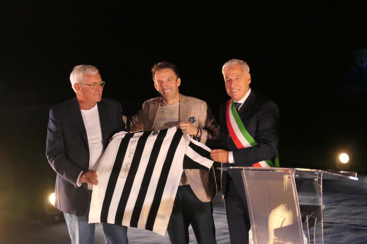 Stadio dei Pini Viareggio, inaugurazione con Del Piero, Buffon e ...