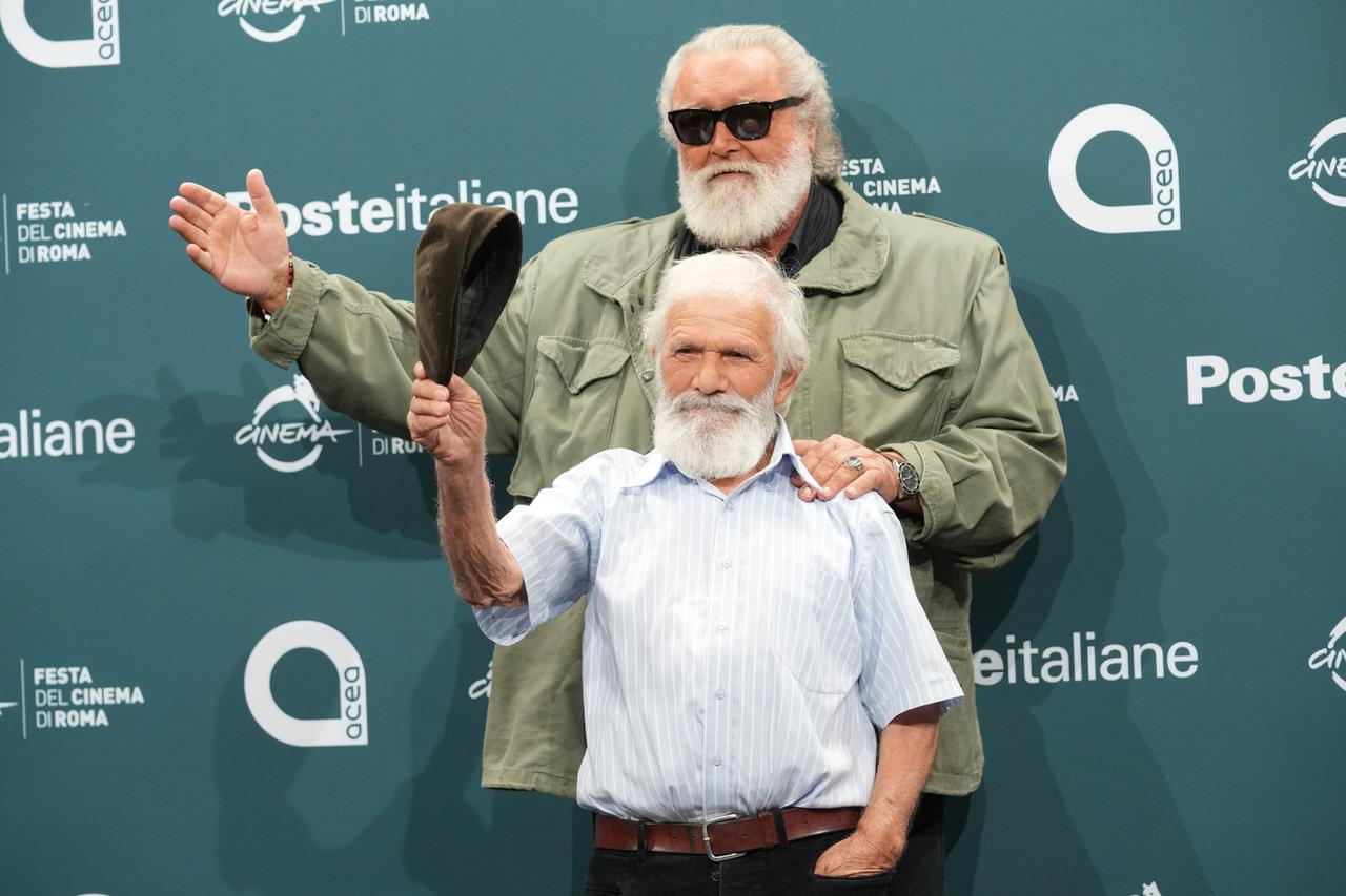 La storia del pastore Ignazio Loi: «A 84 anni vendo il mio gregge e ...