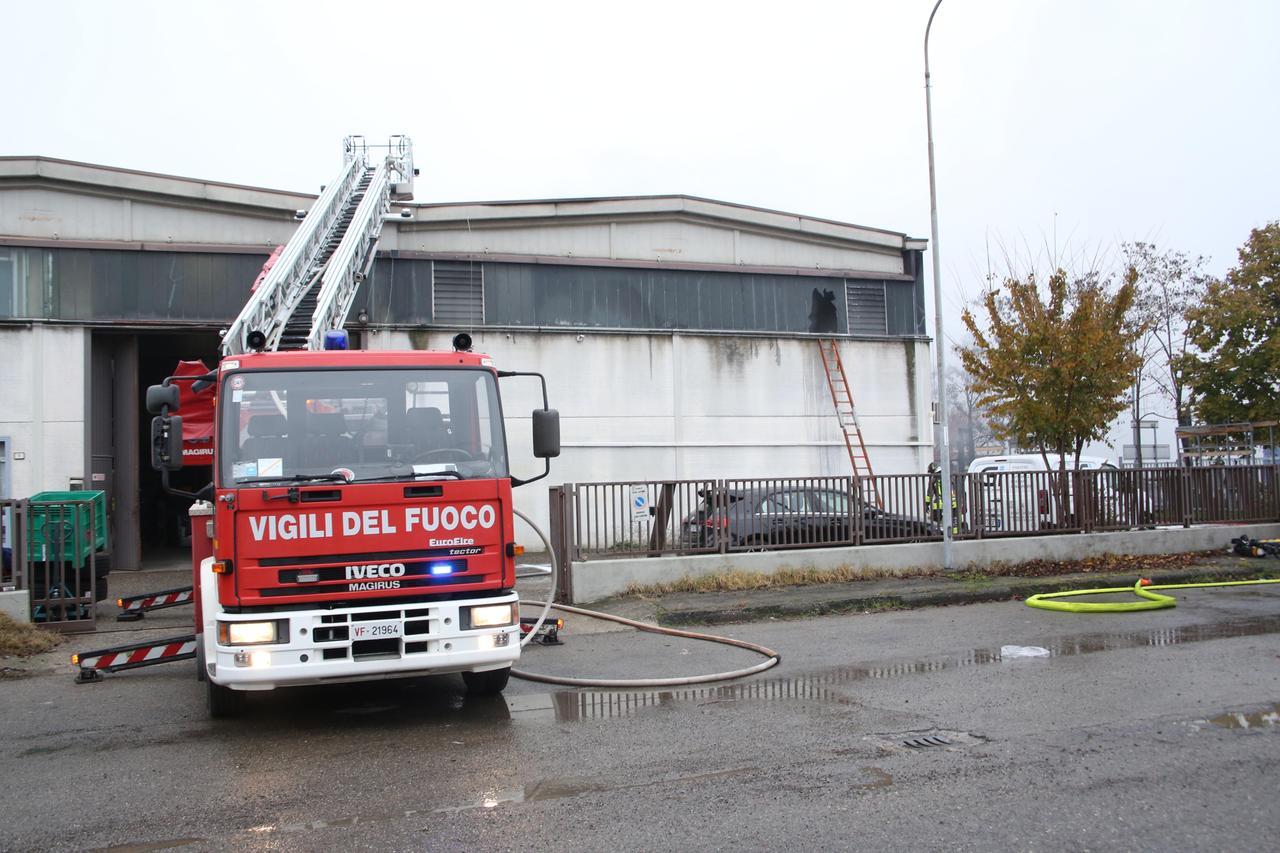 Incendio di Mancasale, l’allarme di Cisl: «Coperture in eternit andate ...