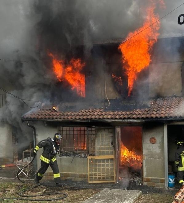 La casa incendiata a Montecreto è da abbattere. I due anziani hanno ...
