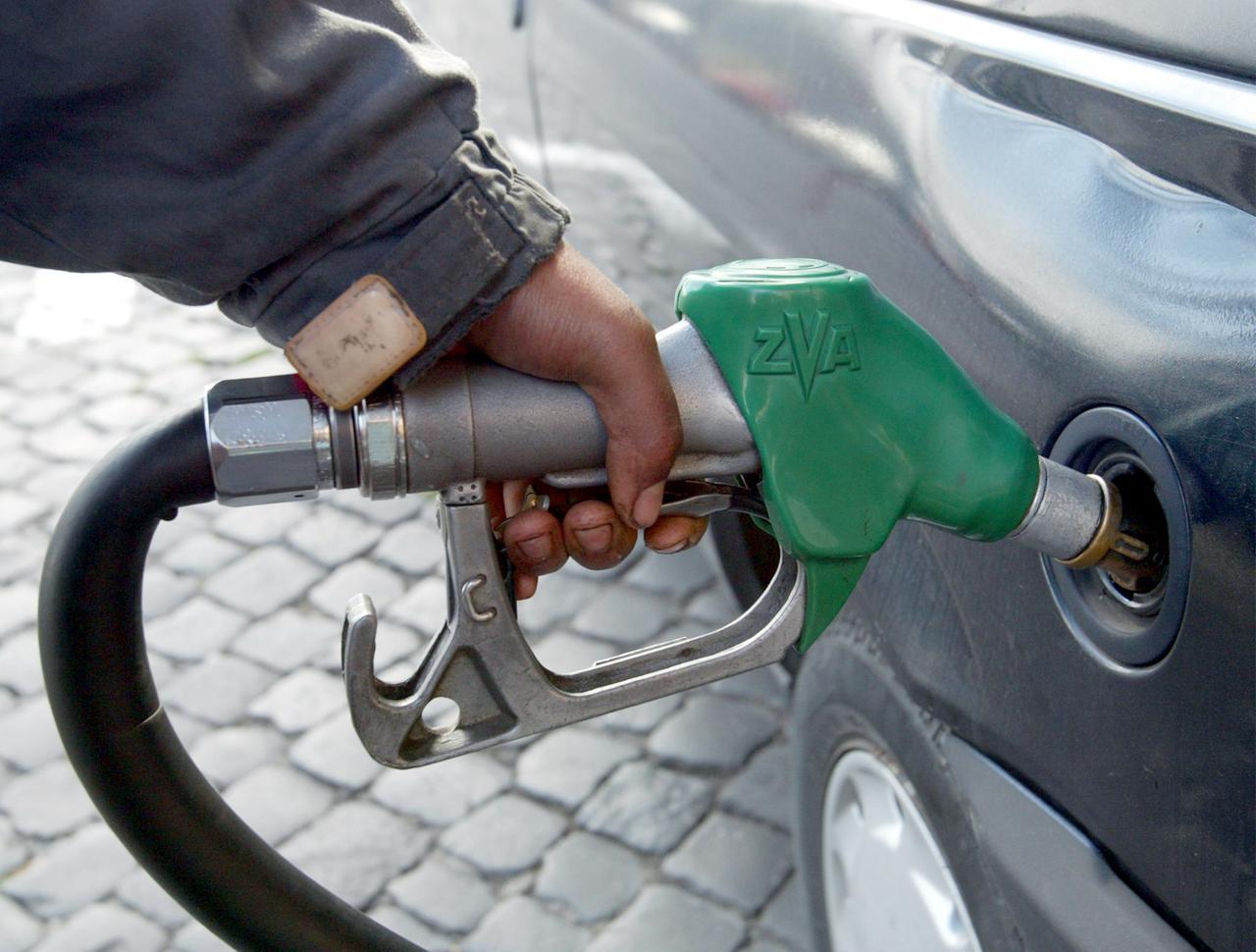 Carburanti, c’è un nuovo aumento dei prezzi: salgono i costi di benzina ...