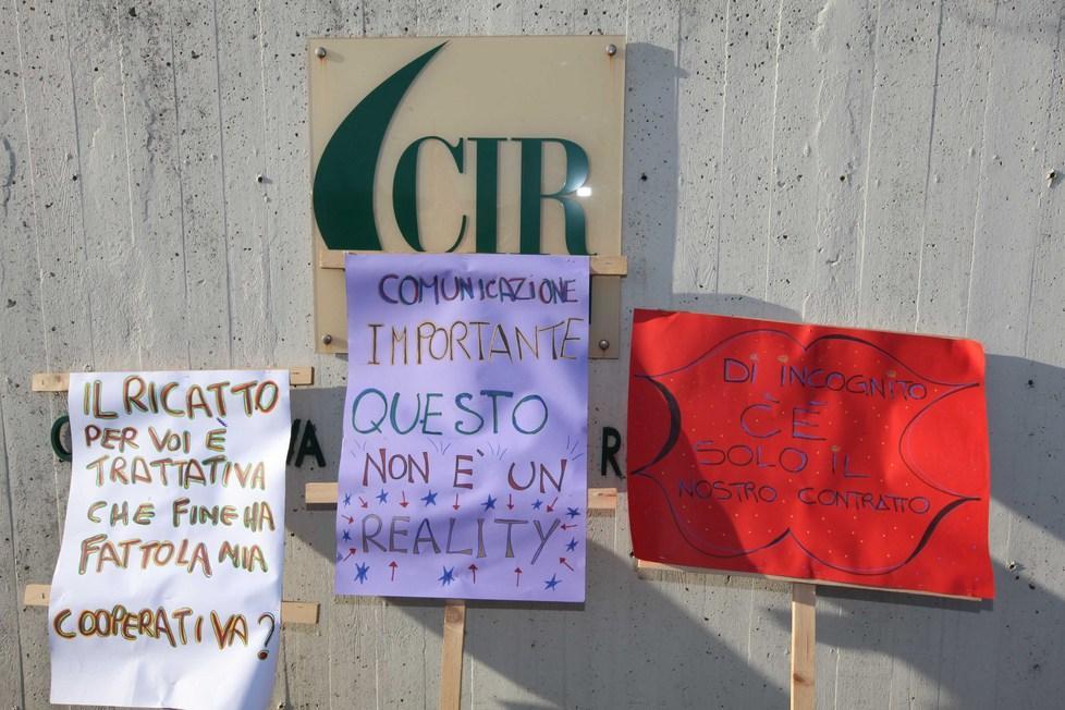 Cir food, i dipendenti picchettano la sede di via Nobel - Gazzetta di Reggio