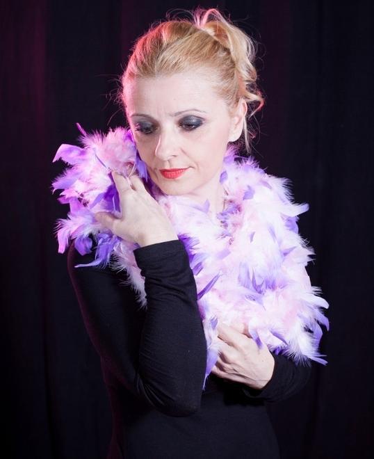 Sabrina canta e recita la vita della Piaf - Gazzetta di Reggio