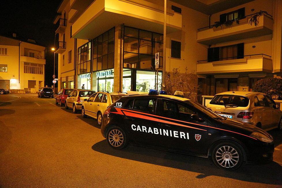 Trincetto in faccia e fugge con la cassa - Il Tirreno