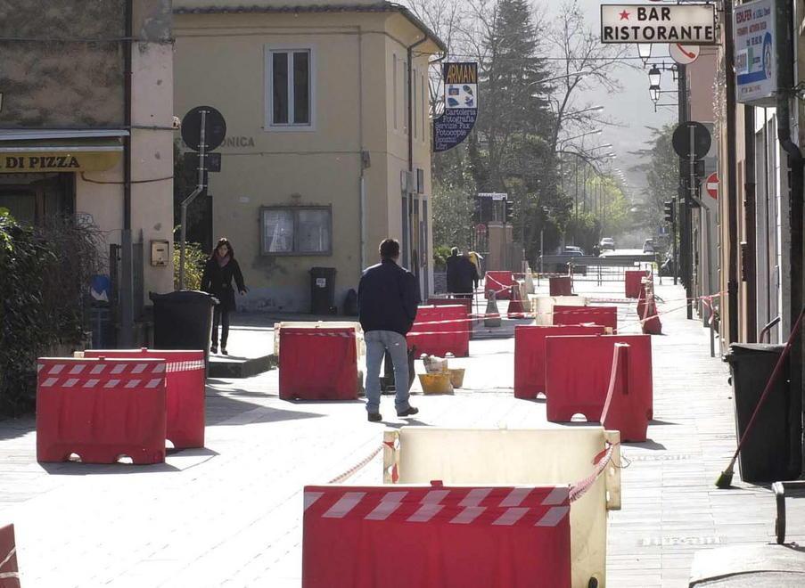 In via Roma i lavori non finiscono mai Il Tirreno