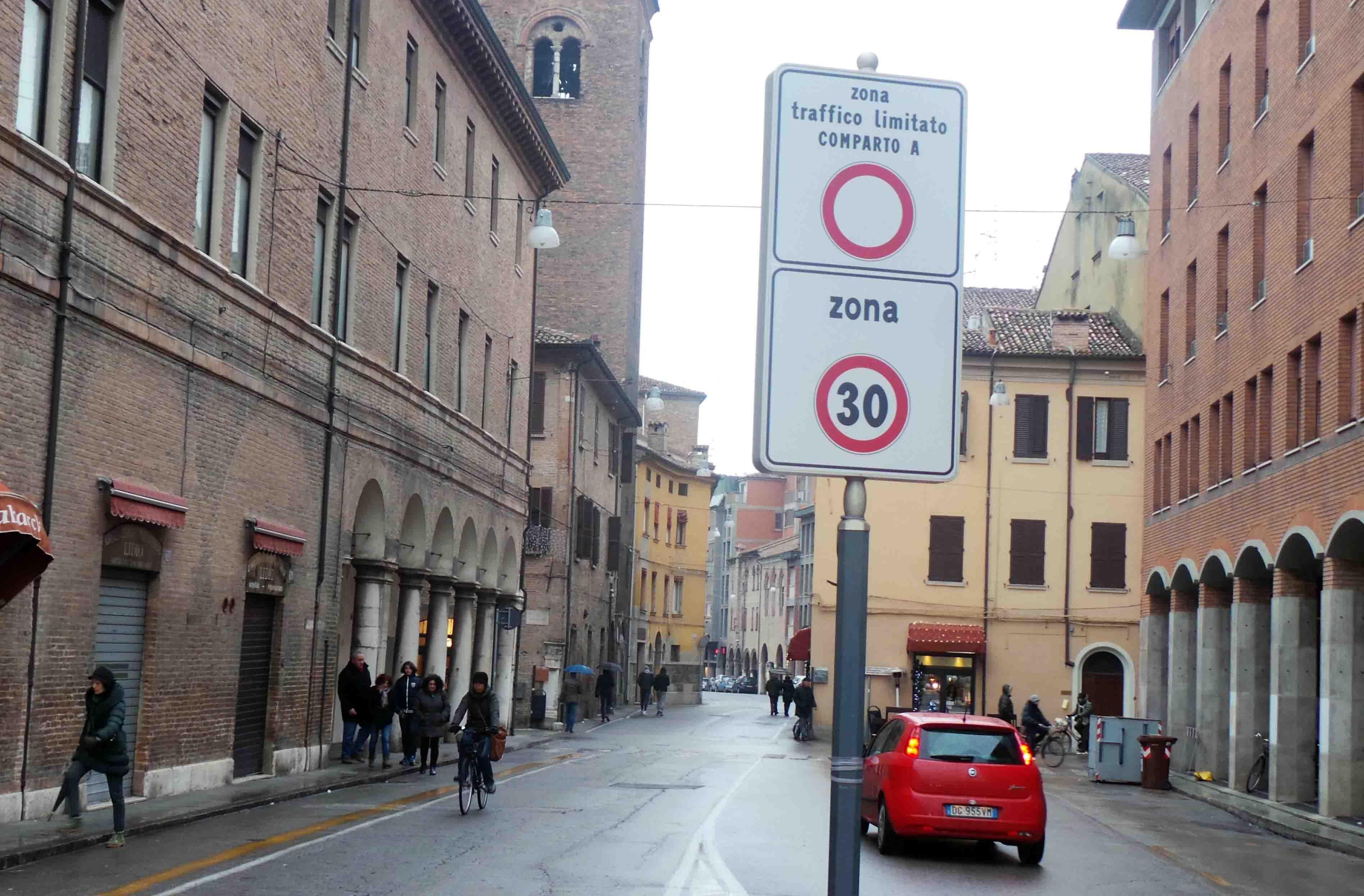 Doppia marca da bollo per il pass Ztl - La Nuova Ferrara