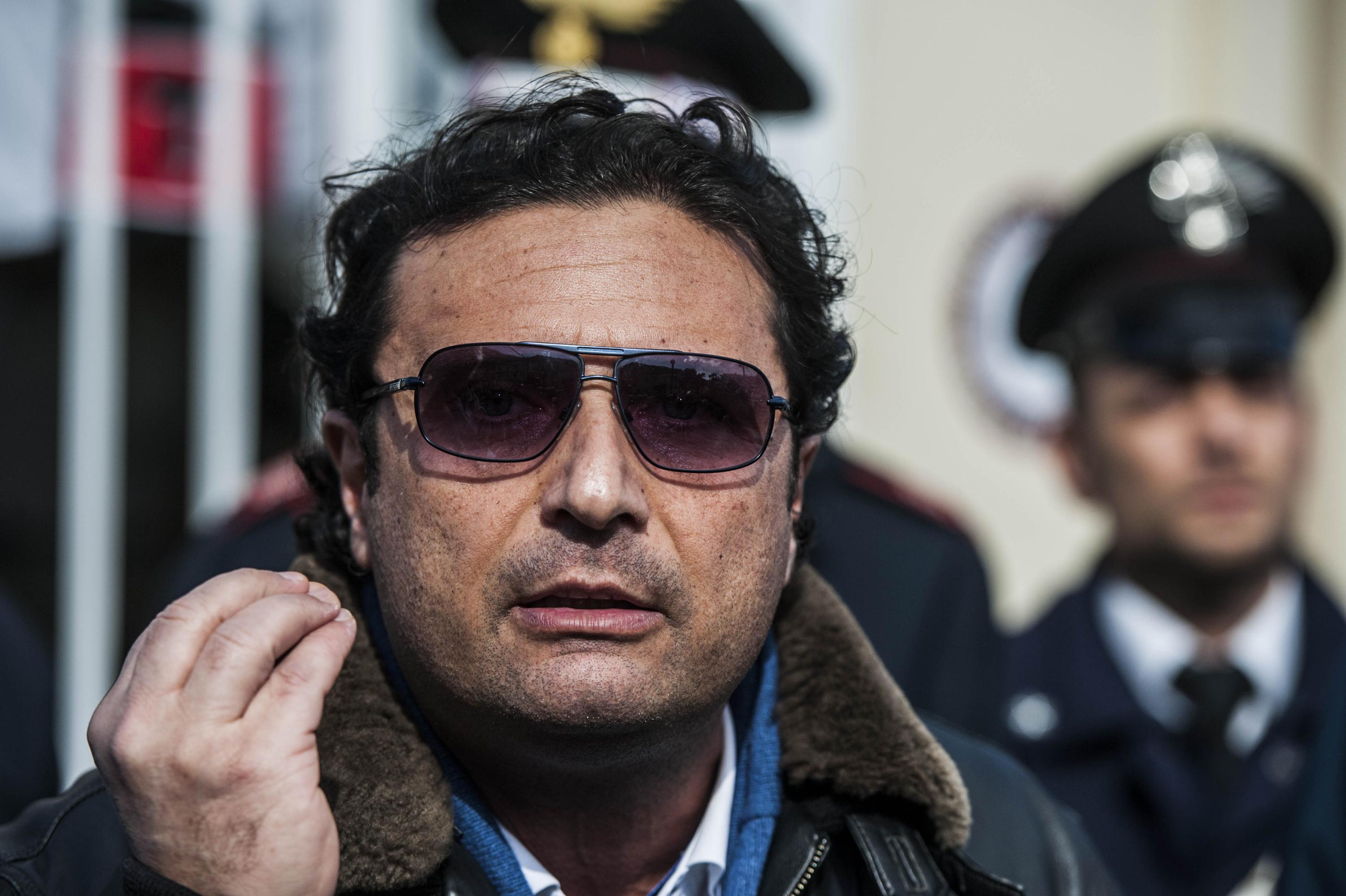 Schettino scrive un libro sul naufragio della Concordia e lo dedica ...