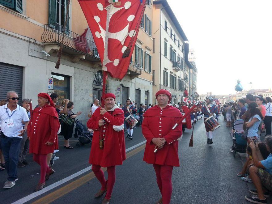 Pisa, Gioco del Ponte: la sfilata - Il Tirreno