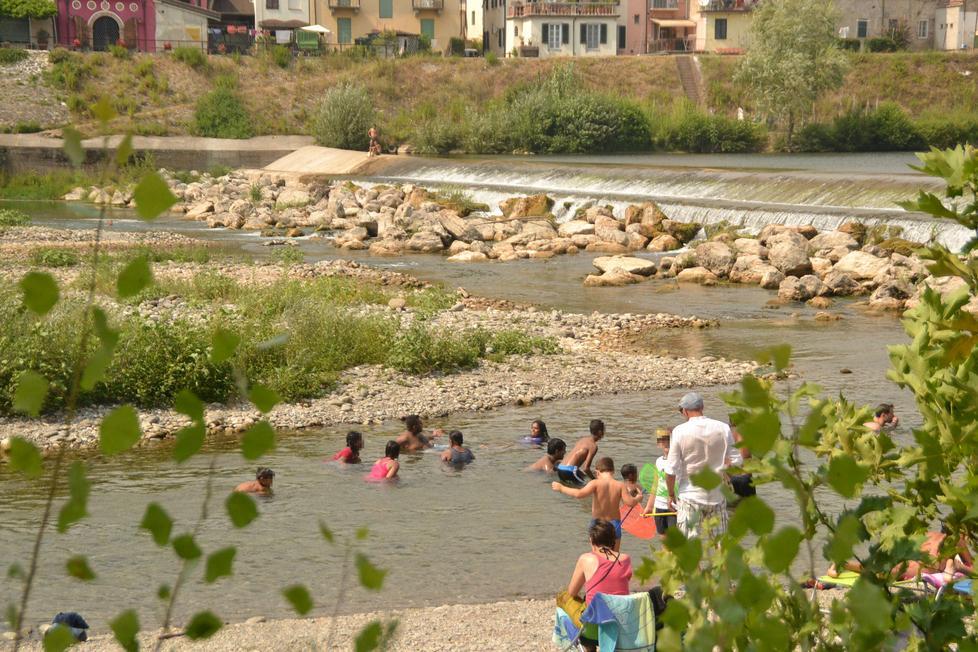 Fiume Serchio, ignorato il divieto di balneazione - Il Tirreno