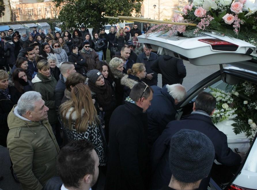 L’addio a Enxhi, “guerriera” di 21 anni Gazzetta di Reggio