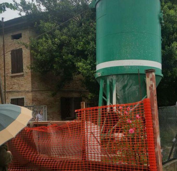 Silos edile in bilico, strada transennata a San Possidonio Gazzetta di ...
